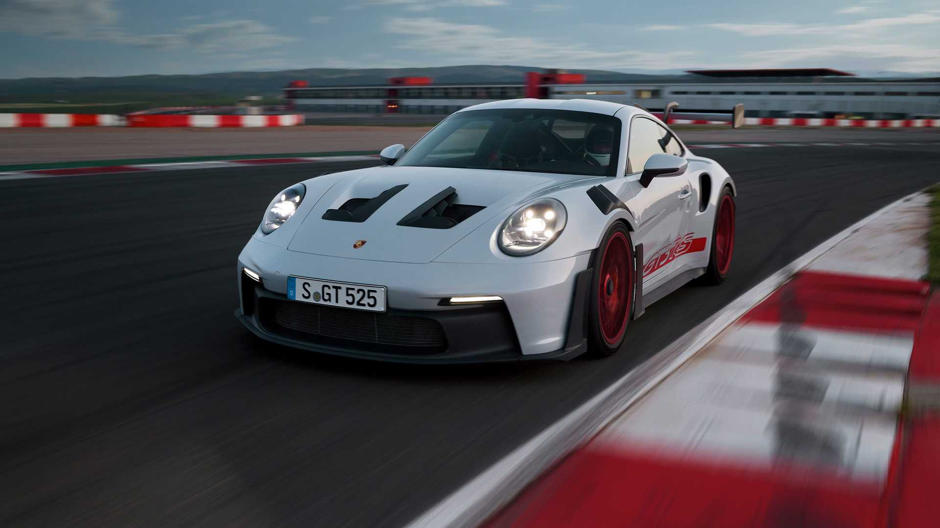 Porsche 911 GT3 RS nemá kufor, ale na okruhu sedí dokonale | Carbi.sk